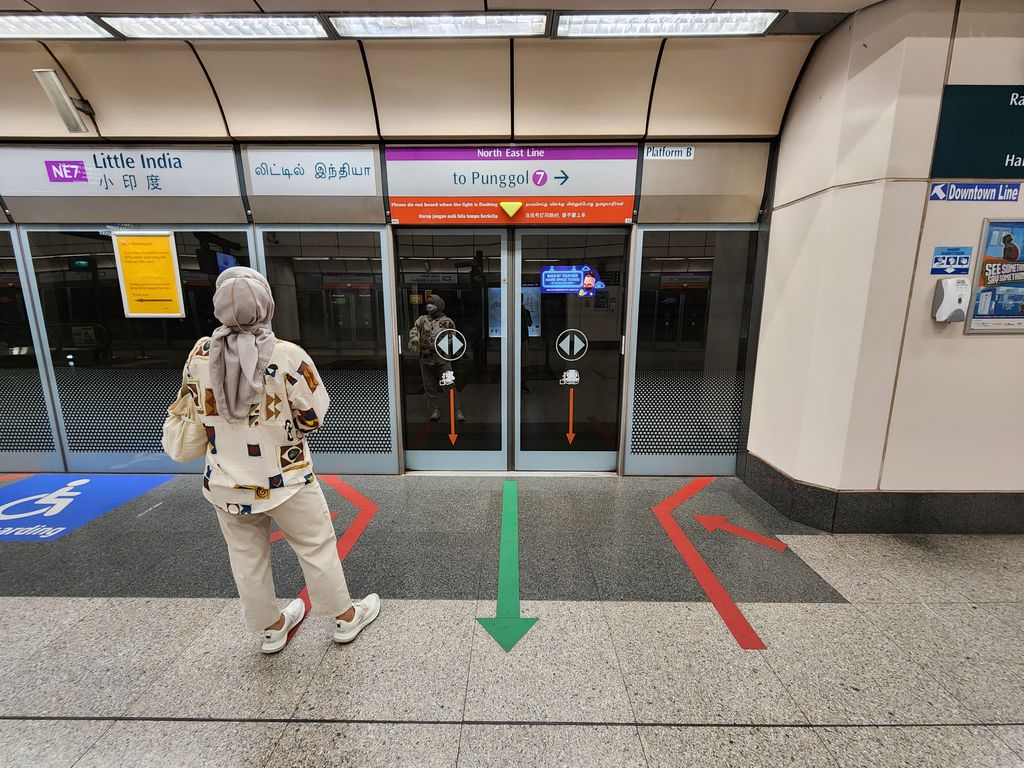 How to Use the MRT in Singapore for First-timers Syfa & Ganjar Story