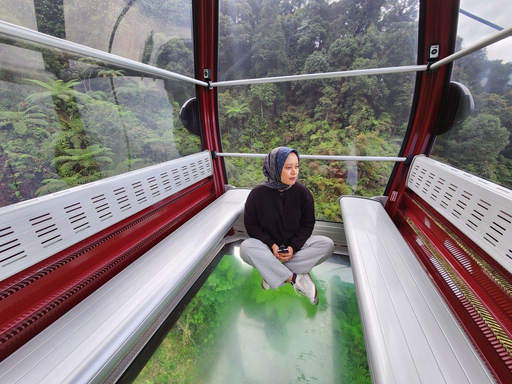 Enjoying Awana Skyway Glass Floor Gondola in Genting Highlands Syfa ...