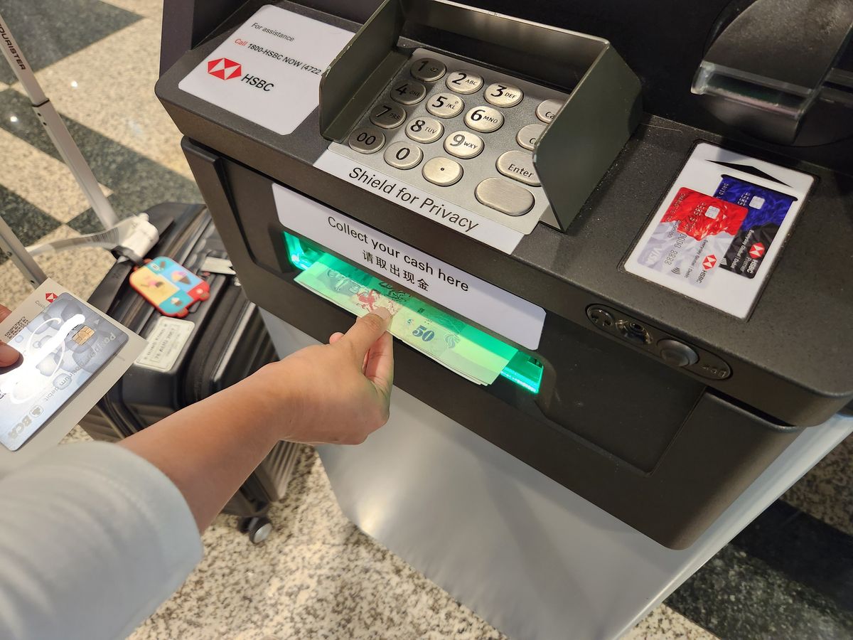 How to Withdraw Cash from ATMs in Singapore Syfa & Ganjar Story