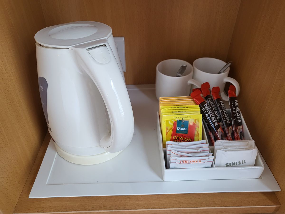 7 Items from Hotel You Can Bring Home Syfa & Ganjar Story