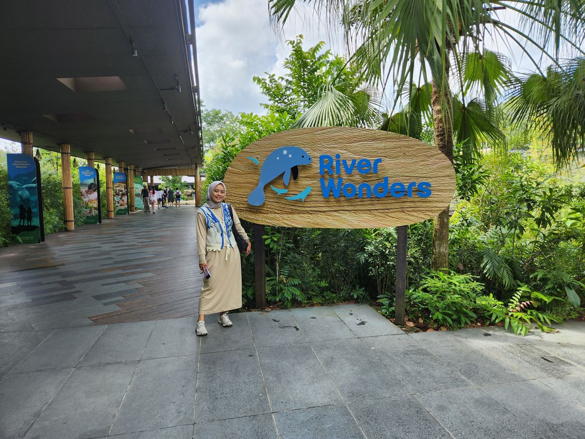 Exploring River Animals in River Wonders Singapore Syfa & Ganjar Story