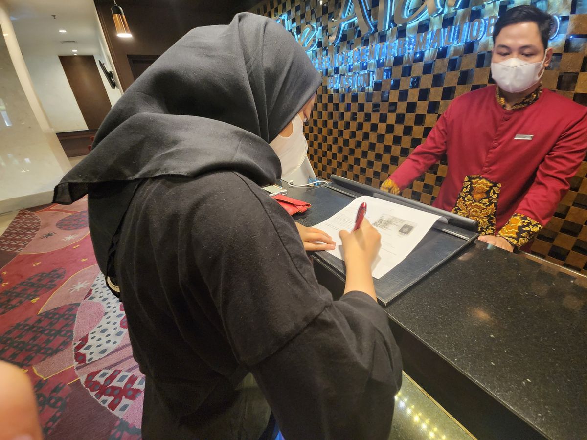 How to Check-In in A Hotel for Beginners