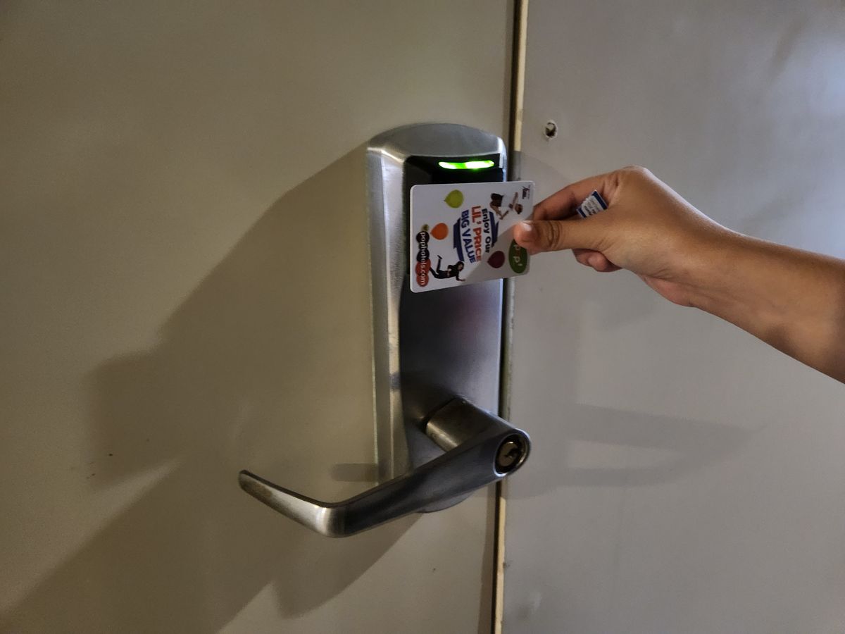 How to Use Key Card Access in Hotel Rooms Syfa & Ganjar Story