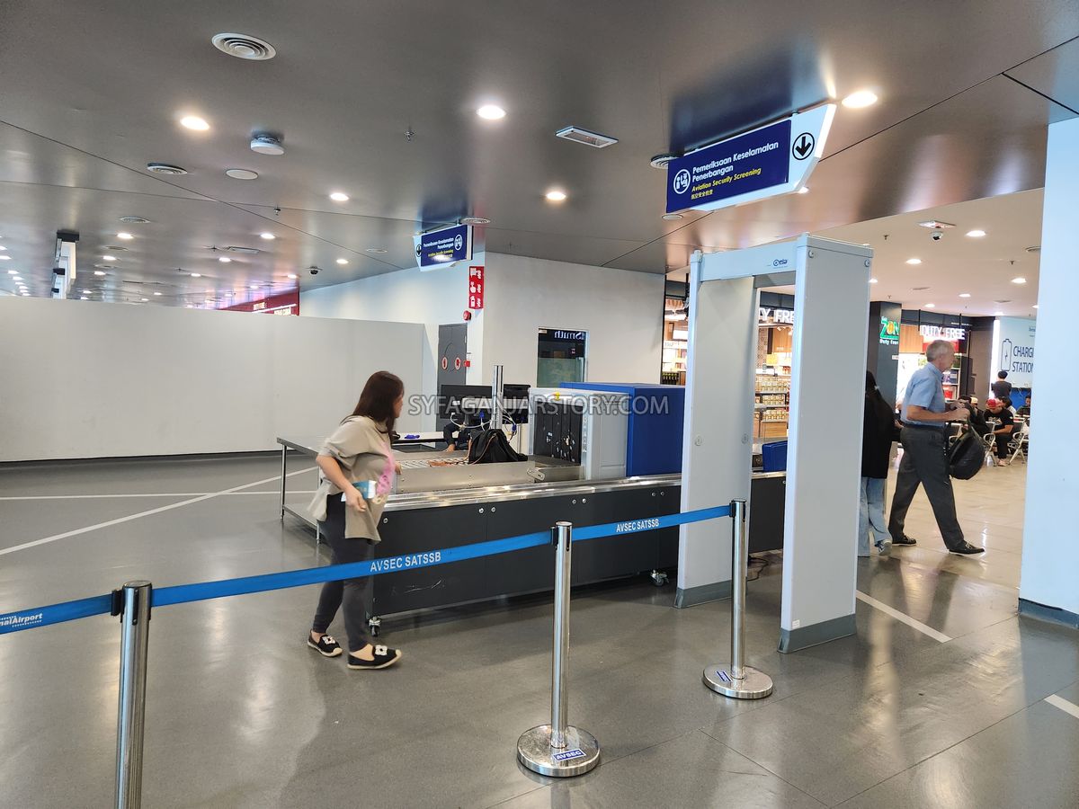 When Can We Pass the Security Check at the Airport? Syfa & Ganjar Story