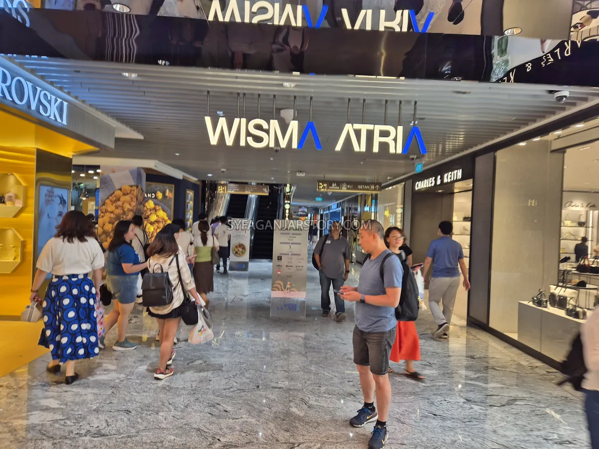 How to Get to Wisma Atria & Takashimaya by MRT Syfa & Ganjar Story